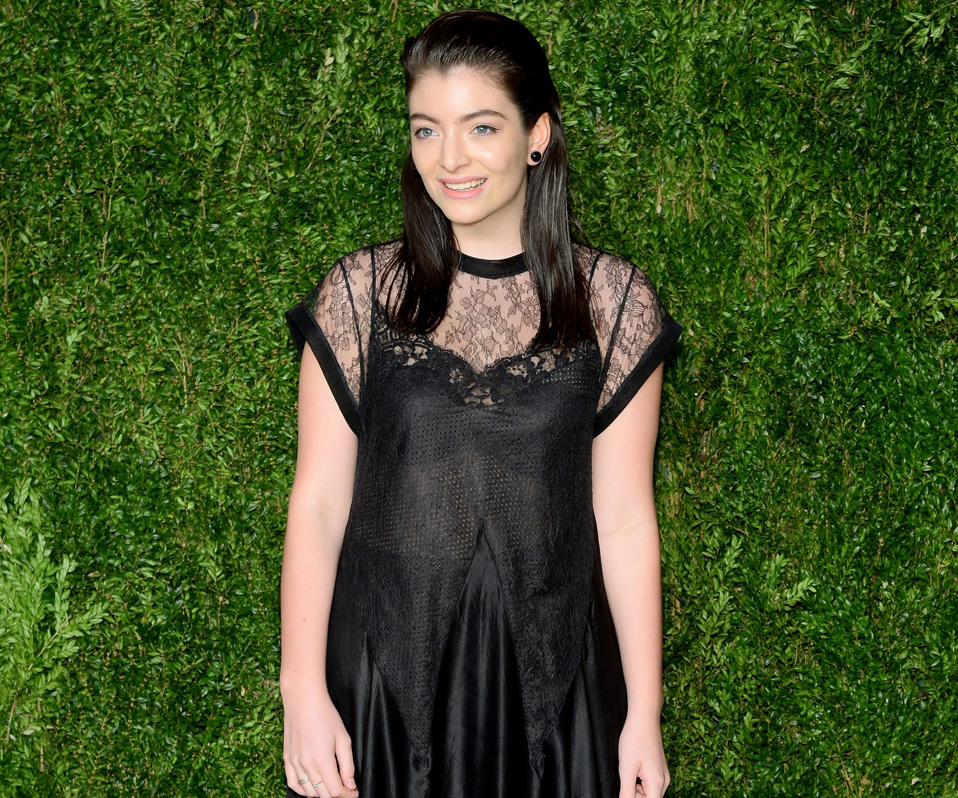Lorde’s sleek new hair makeover