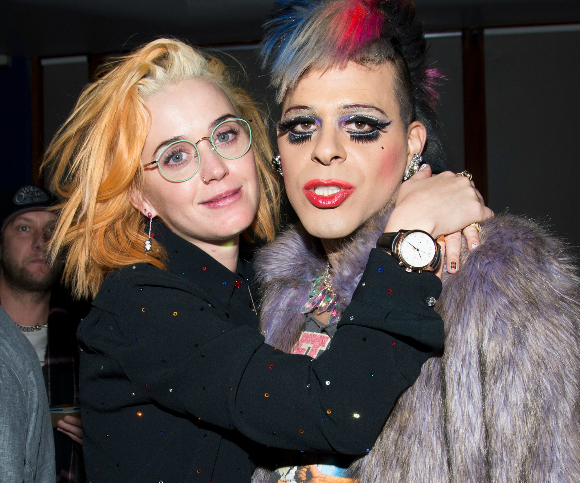 Katy Perry debuts dramatic hair transformation