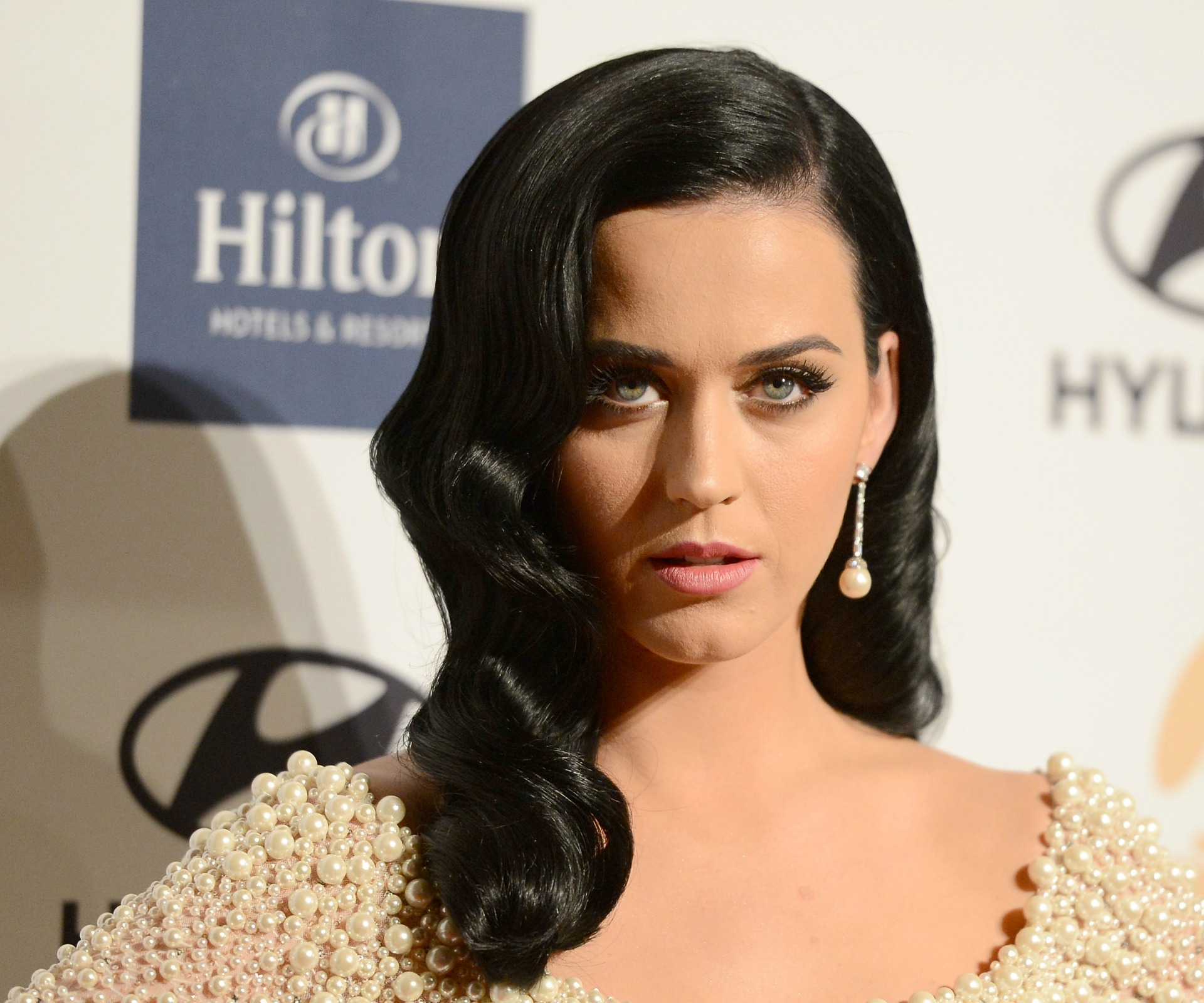 Katy Perry debuts dramatic hair transformation