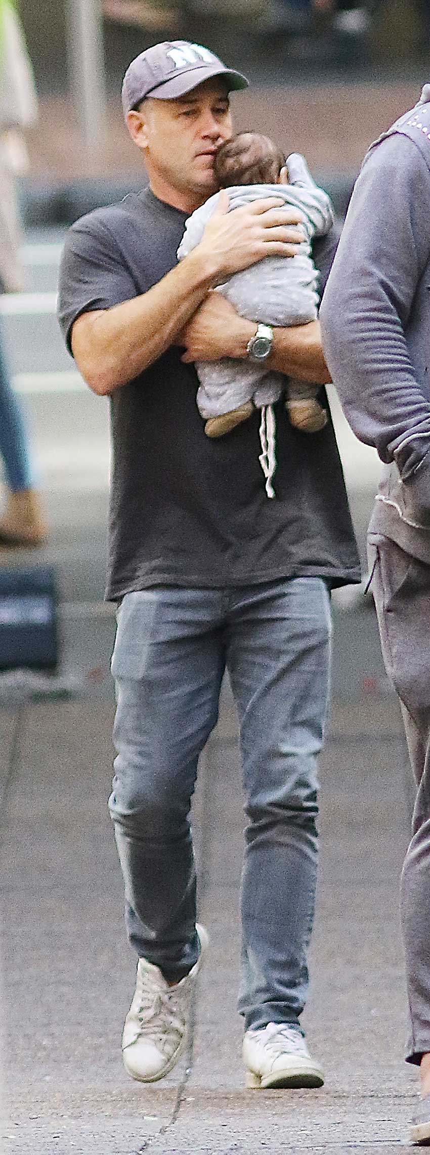 Marc Ellis debuts his adorable newborn baby