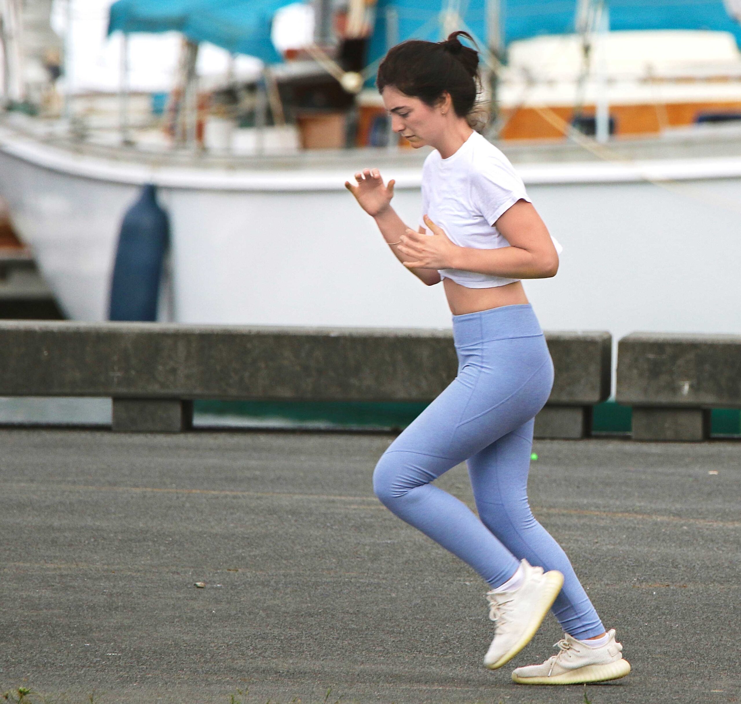 Lorde shows her personal trainer who's boss during a boxing bootcamp ...