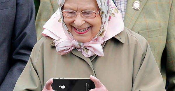 The Queen posts on Instagram for first time