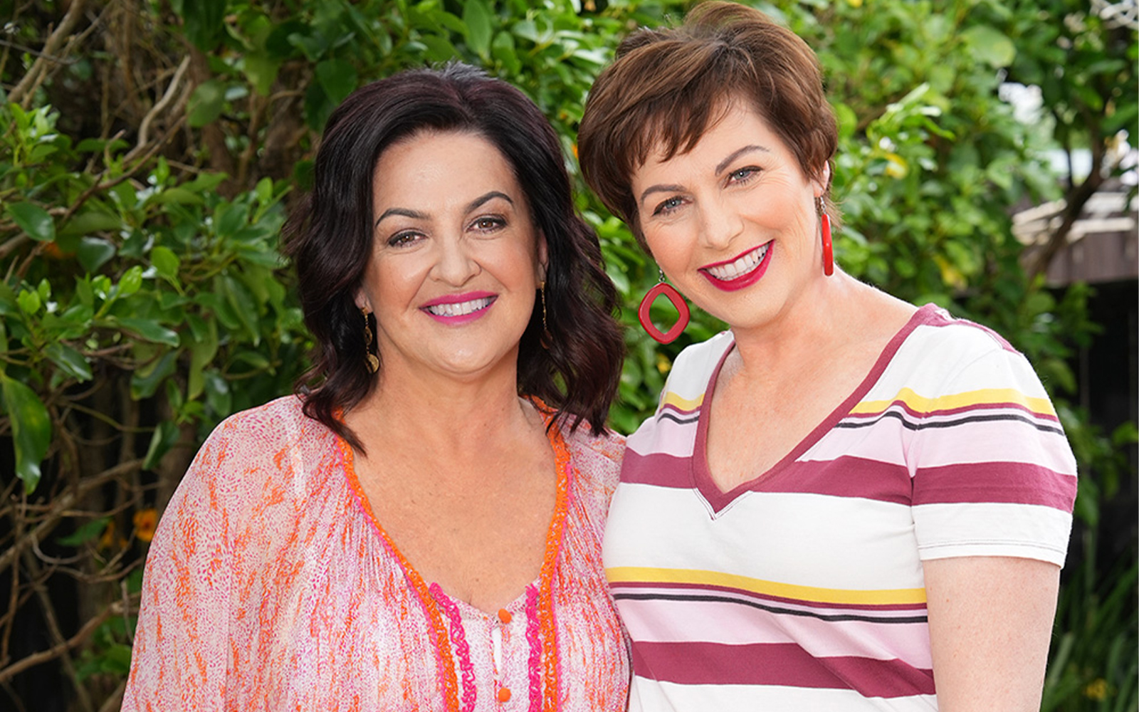 Kiwi acting greats Lisa Chappell and Jodie Dorday are hitting the stage ...