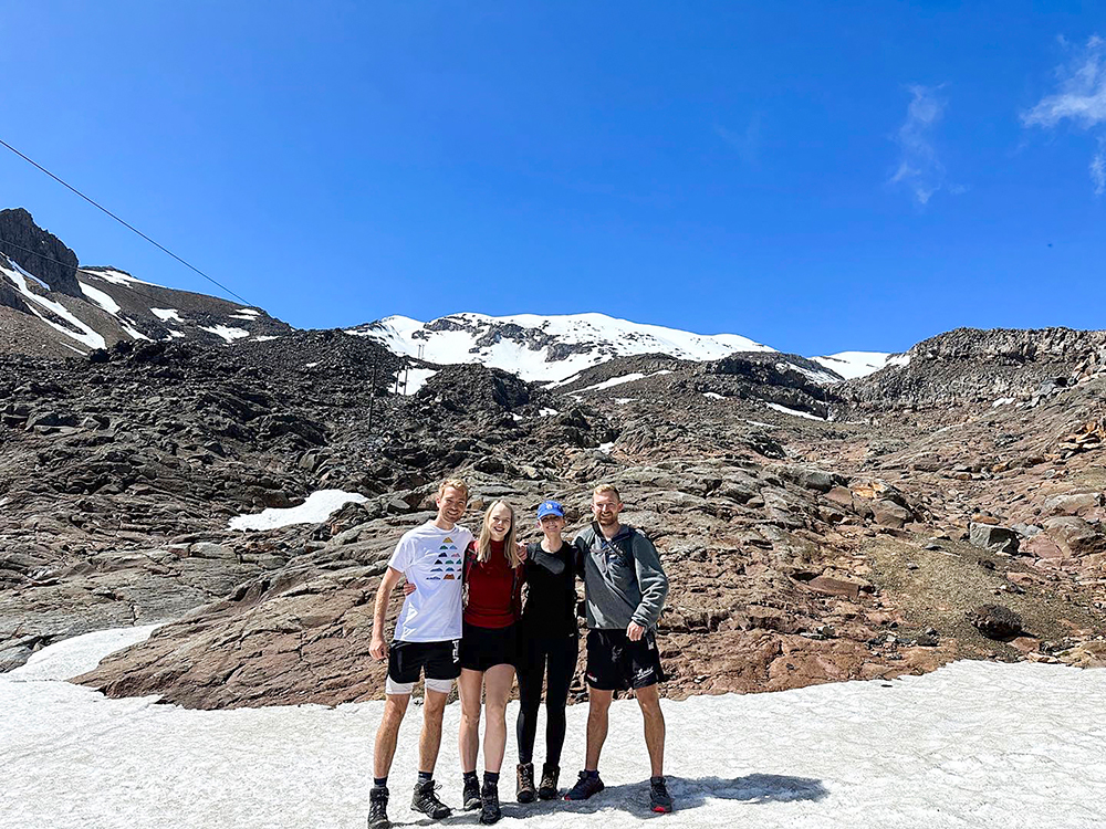 Kiwi sisters climbing for good