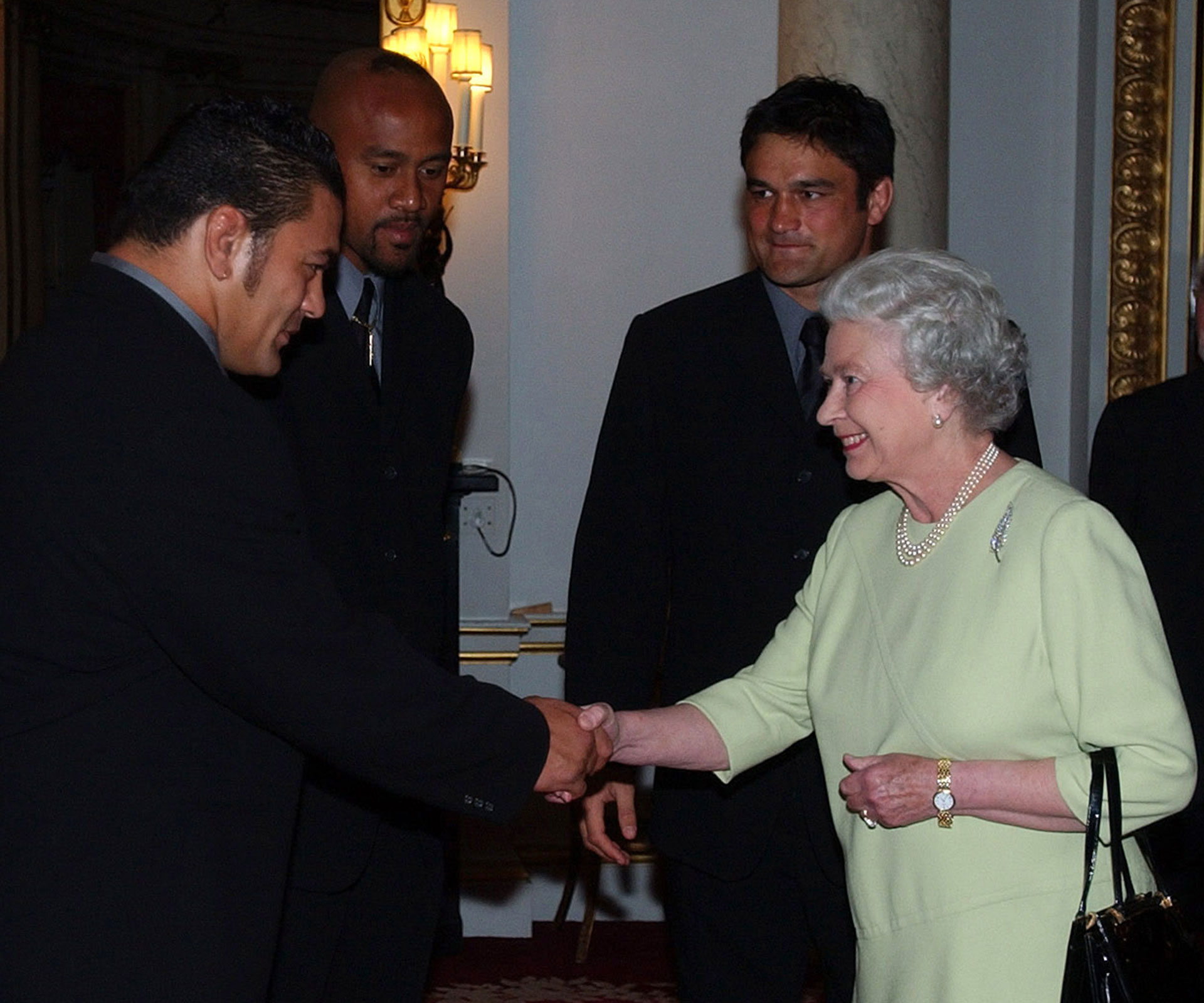 Queen mourns Jonah Lomu's death